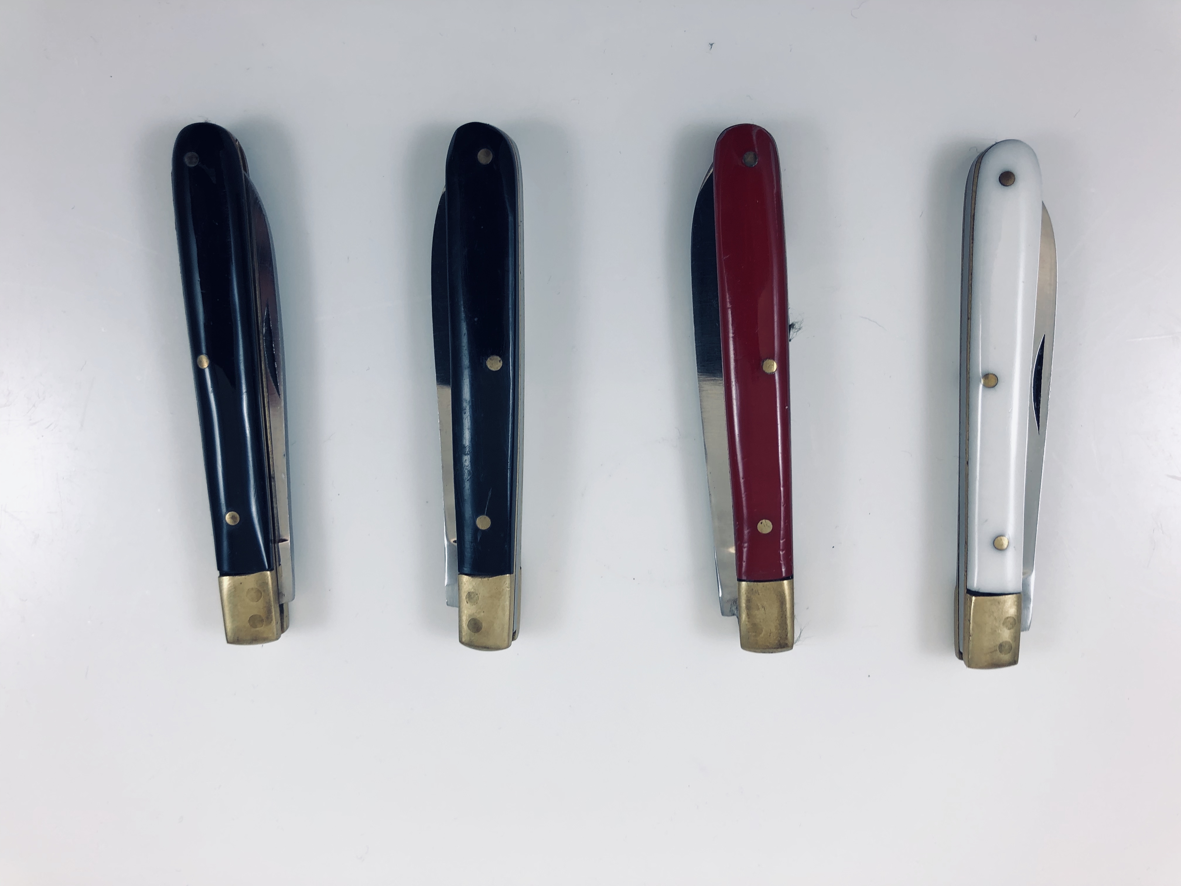 Mogar's Miracle Four Knife Routine - Magic Methods